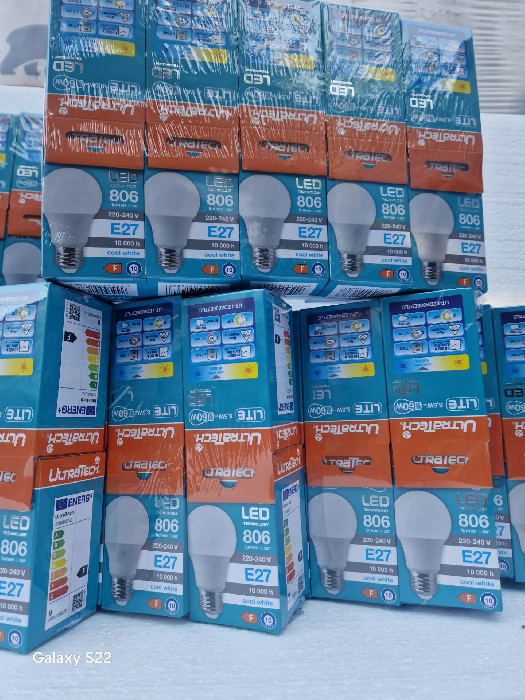 UltraTech körte LED izzó, hideg fehér, E27, 8W, 840lm :: domtech.hu